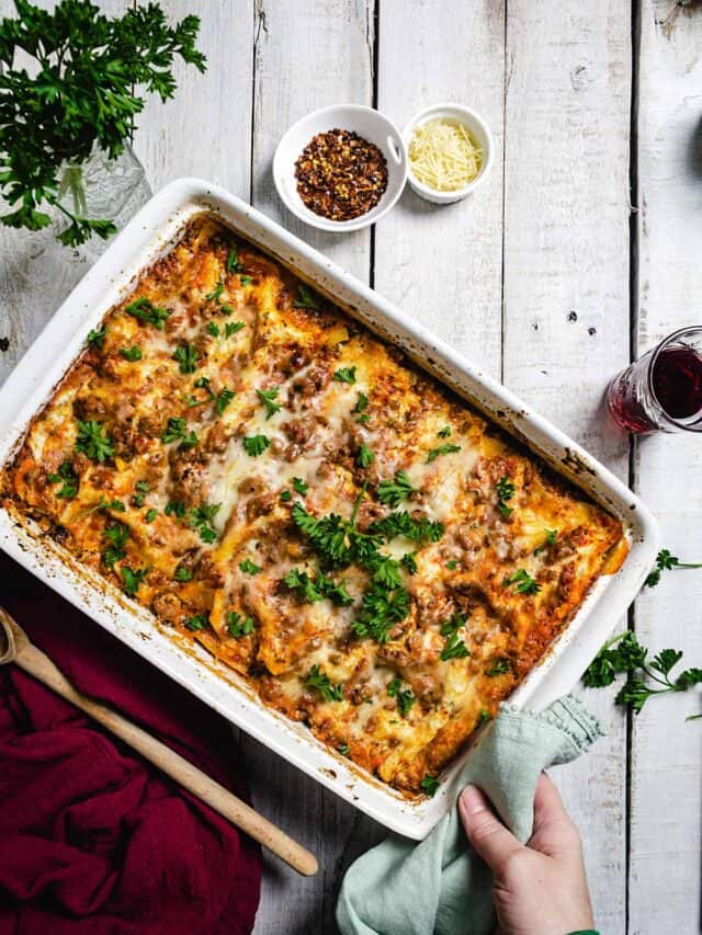 Spicy Italian Sausage and Spinach Slab Pie | All that's Jas